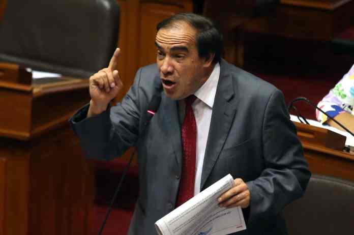 Lescano: "La actual Constitución no sirve para conseguir justicia social"