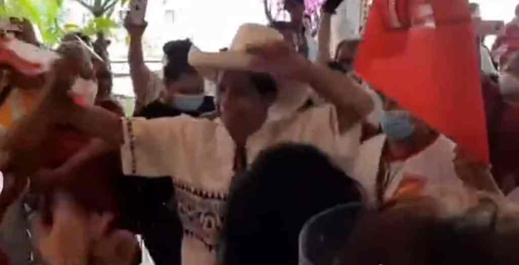 Castillo pone en riesgo a sus seguidores en Iquitos - La Razón