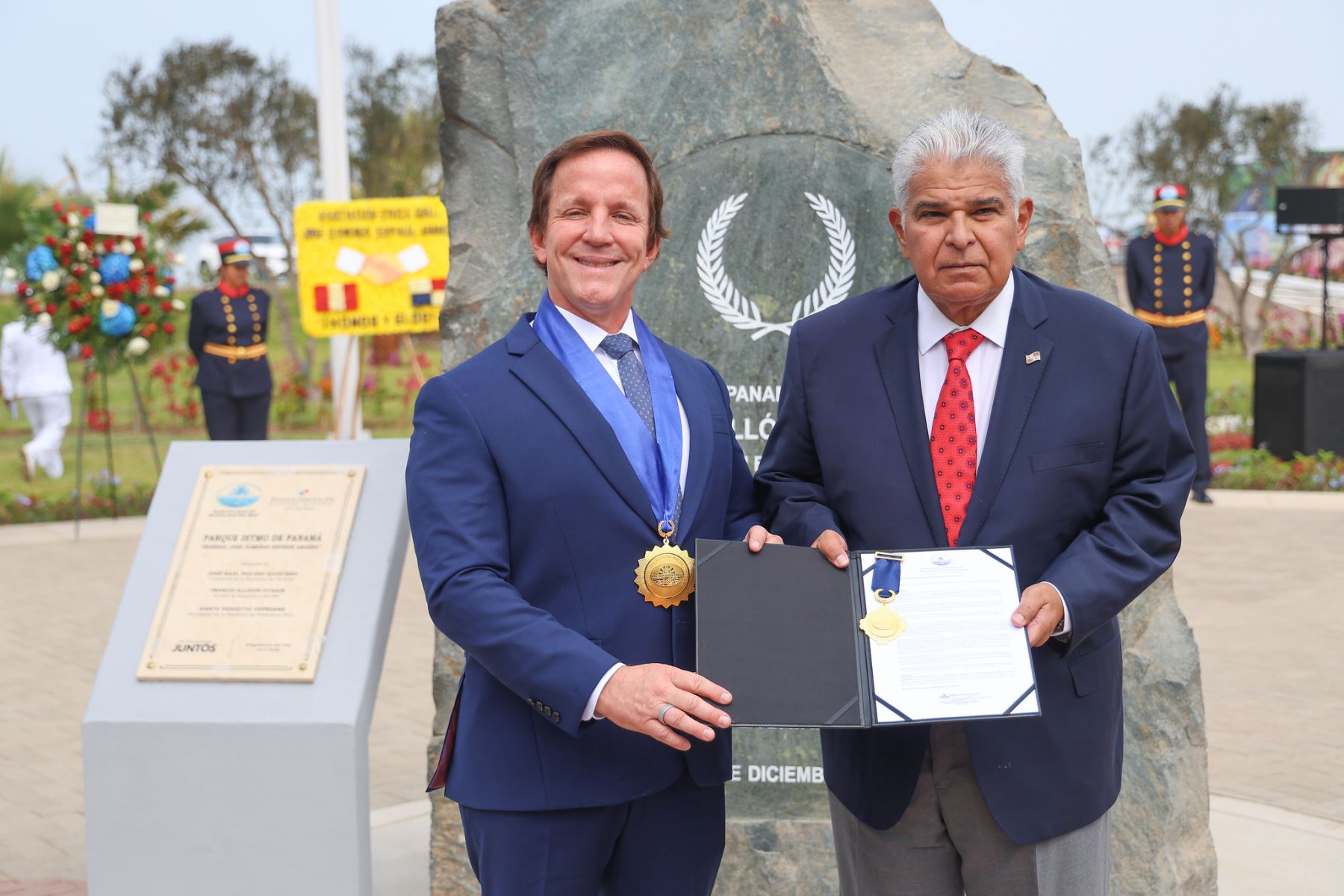 Presidente de Panamá y alcalde de Magdalena inauguraron parque en honor ...