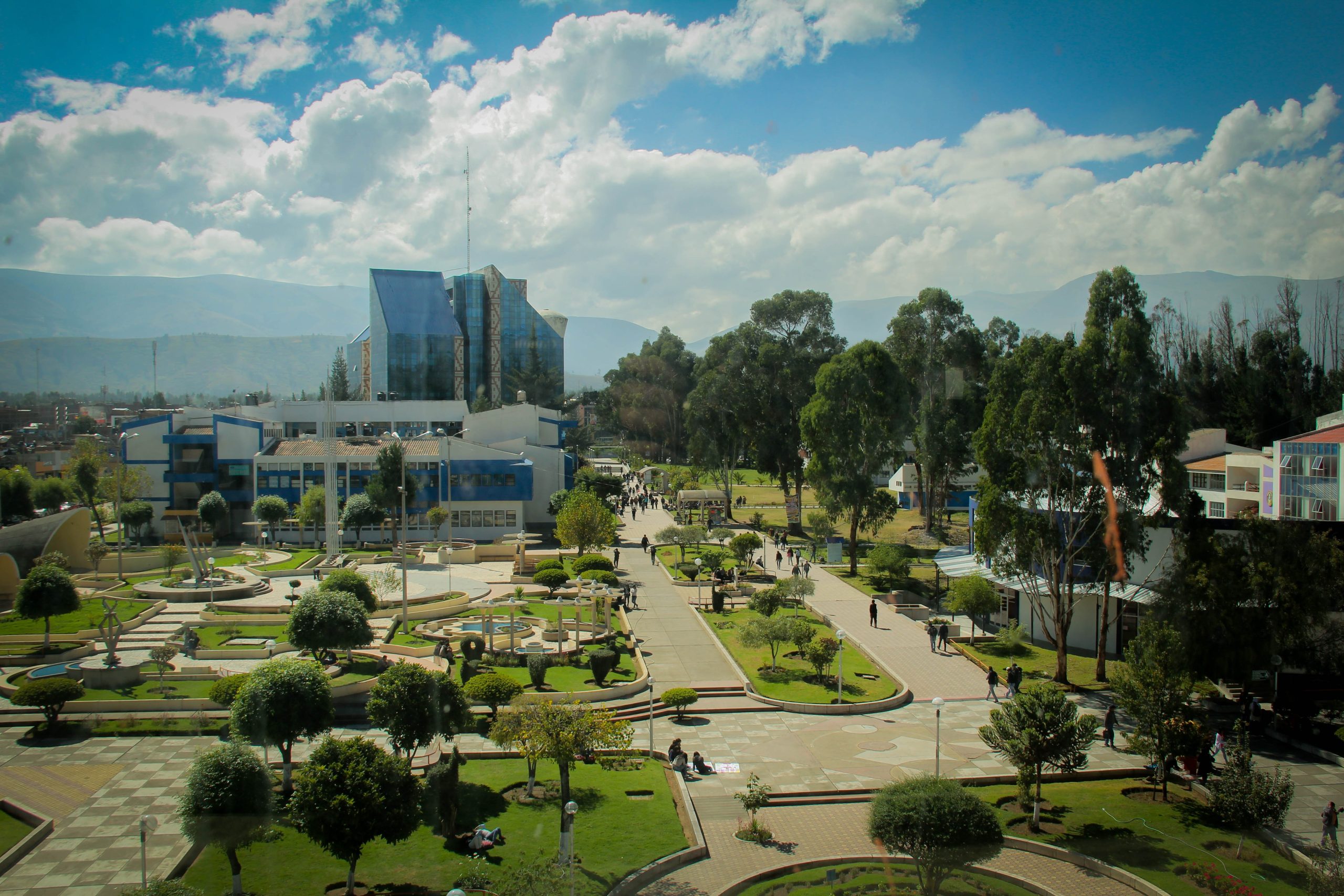Denuncian acoso universitario en la UNCP - La Razón