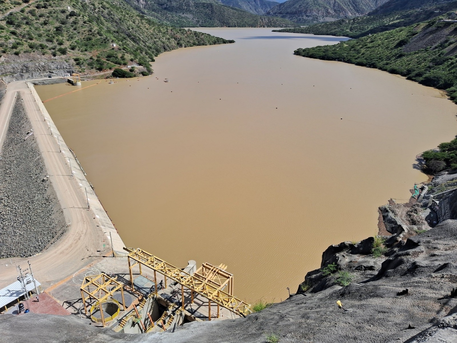 Odebrecht contraataca y busca perpetuarse en el proyecto Olmos - La Razón