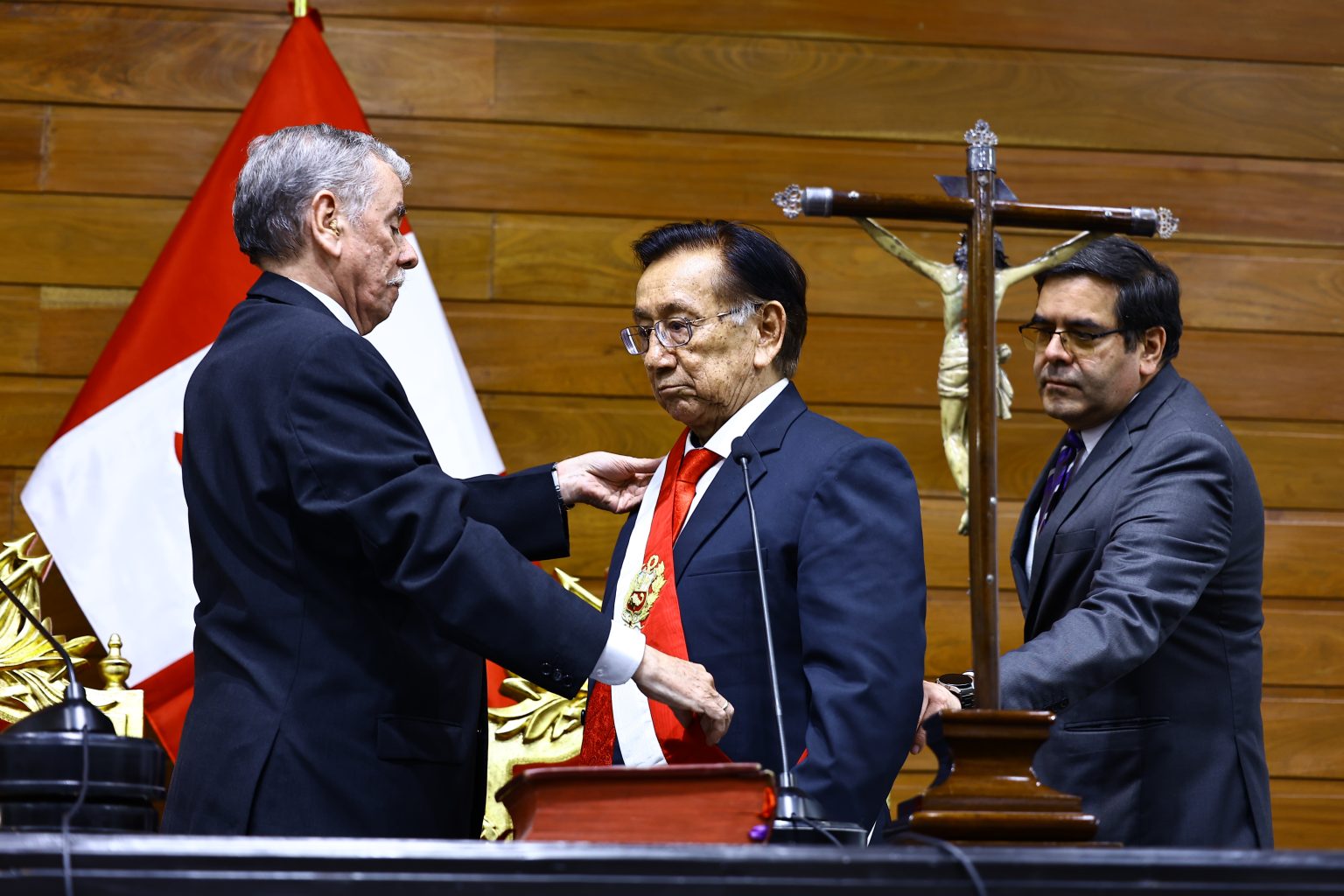 José María Balcázar asume la Presidencia interina del Perú - La Razón