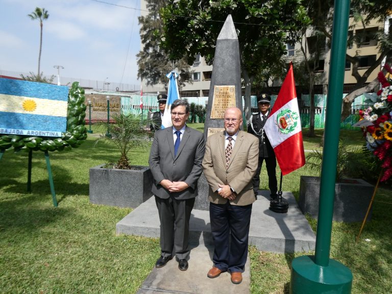 Perú y Argentina: homenaje solemne en el Parque Islas Malvinas - La Razón